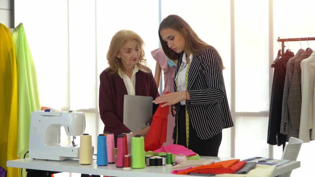 How to Become a Fashion Stylis